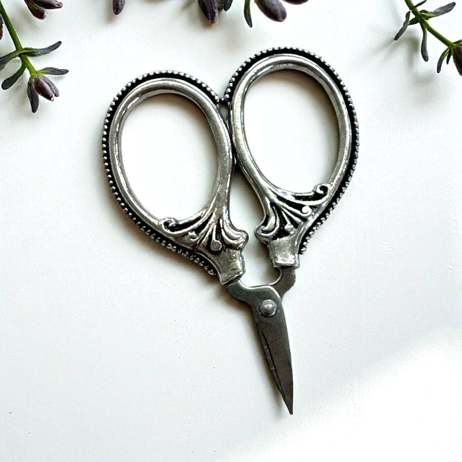 Petite Thread Snips – Sugar River Yarns